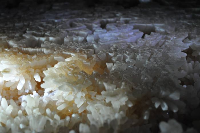 Frumusețile ascunse din Peștera Piatra Altarului - Mistere România